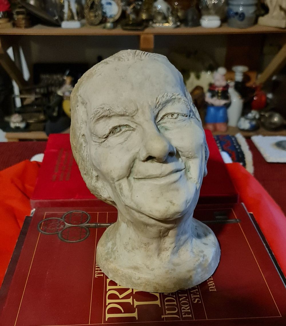 Bidspirit auction | Golda Meir - sculpture, unsigned